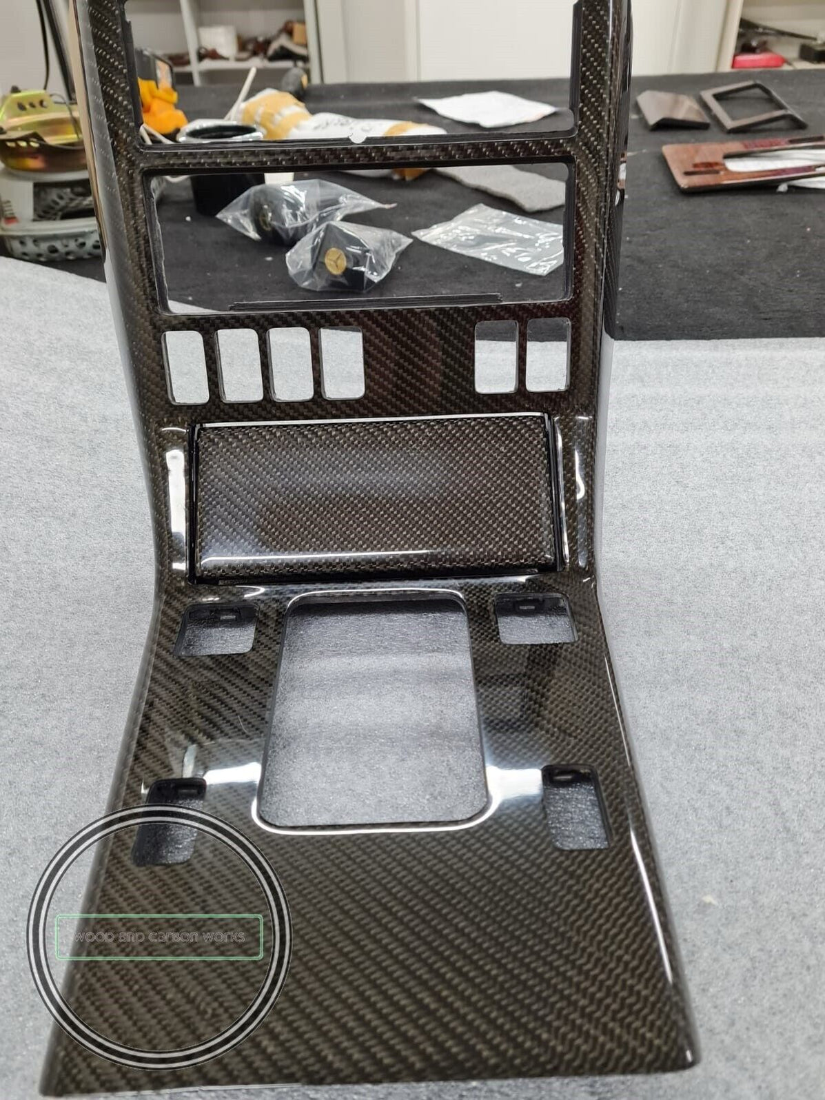Mercedes R129 Carbon Center Console 96-02 — WoodandCarbonWorks